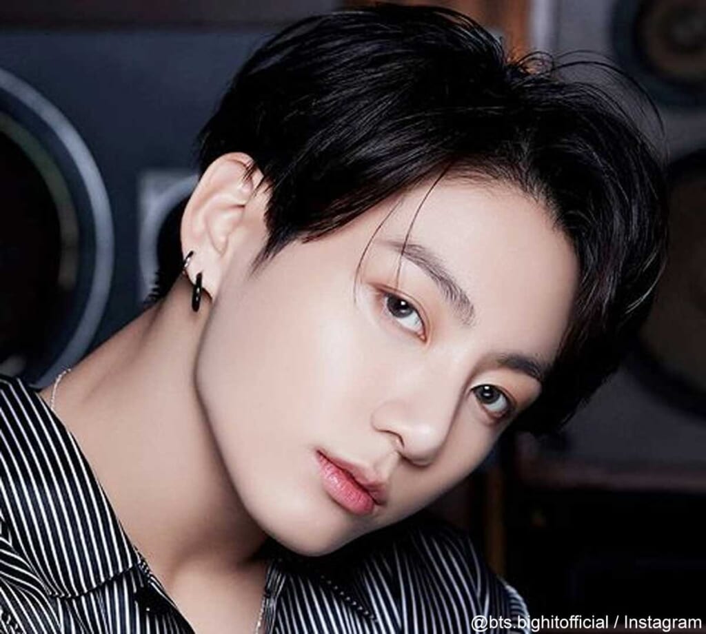 BTS ジョングク、前髪アリ派？ナシ派？ どちらのビジュアルが好み？ ファンが会議（笑） 「髪をおろしていると赤ちゃん、あげるとオッパ ...